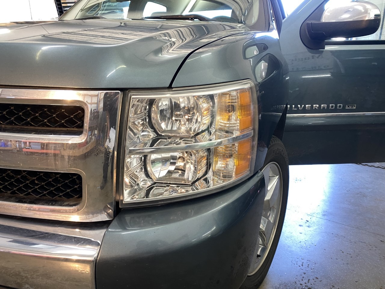 Professional Headlight Restoration: Driving Safely At Night